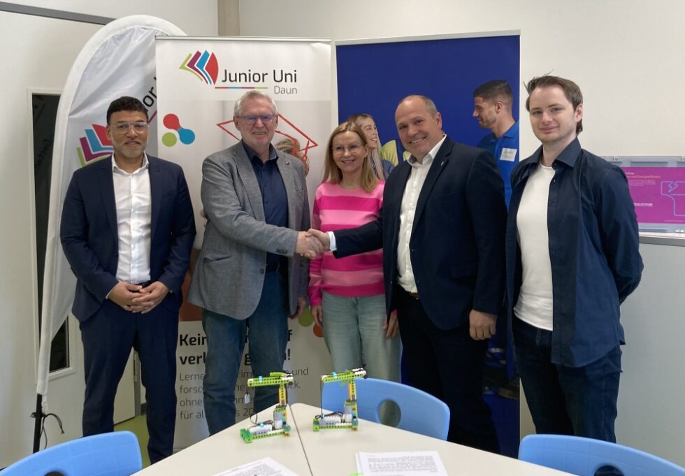 Wenn Bildung leuchtet: Junior Uni Daun und Westenergie starten ...